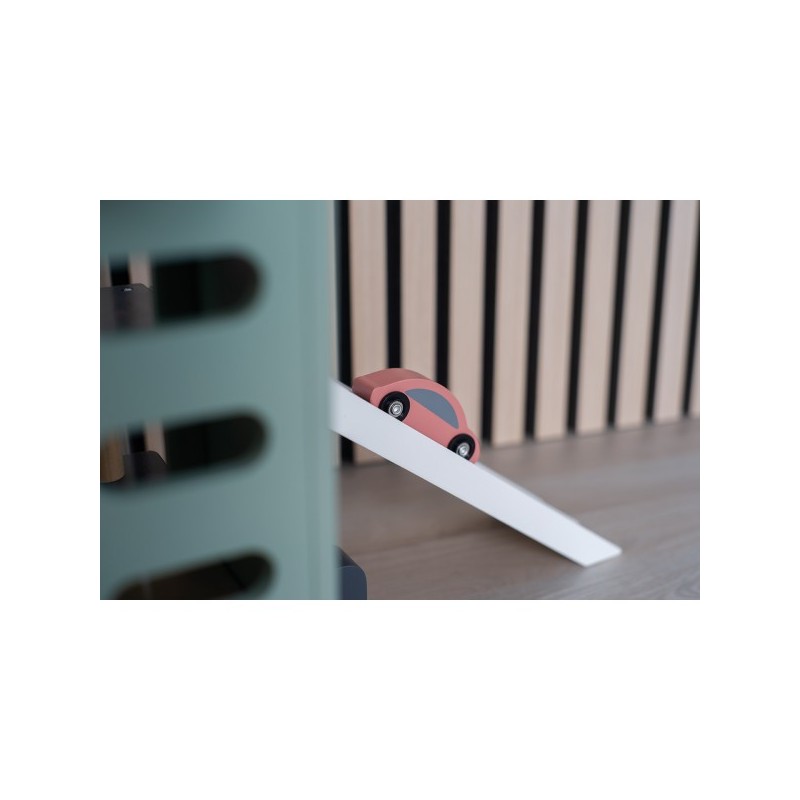 Drewniany garaż dla dzieci - zapewnij niezapomniane przygody!